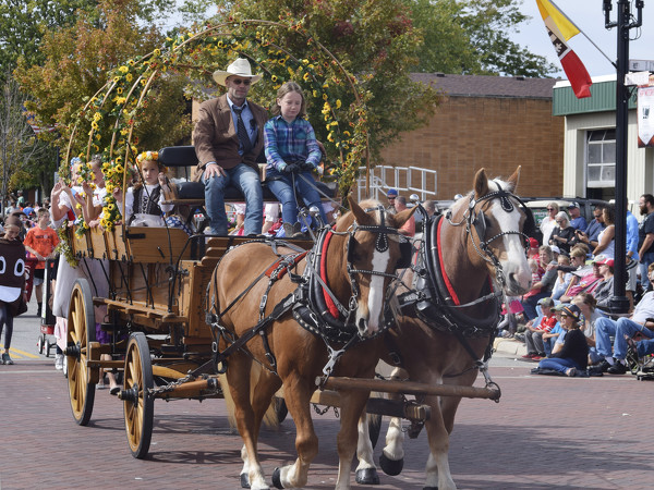 Minster Oktoberfest parade Photo Album | The Daily Standard