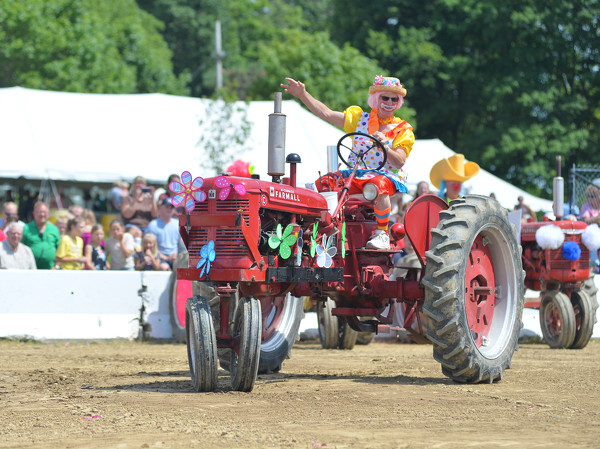 Tractor Square Dancing Photo Album | The Daily Standard