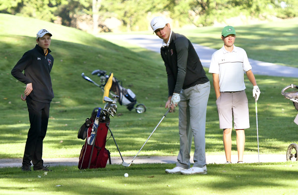 Moeller Invitational boys golf Photo Album | The Daily Standard