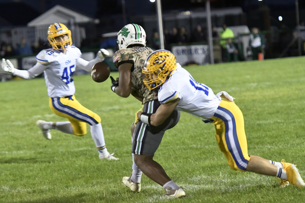 St. Marys vs Celina football Photo Album | The Daily Standard