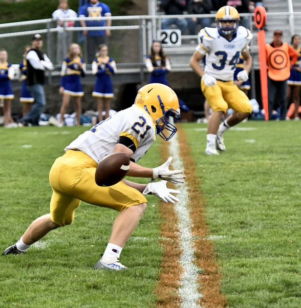 Marion Local vs Versailles football Photo Album | The Daily Standard