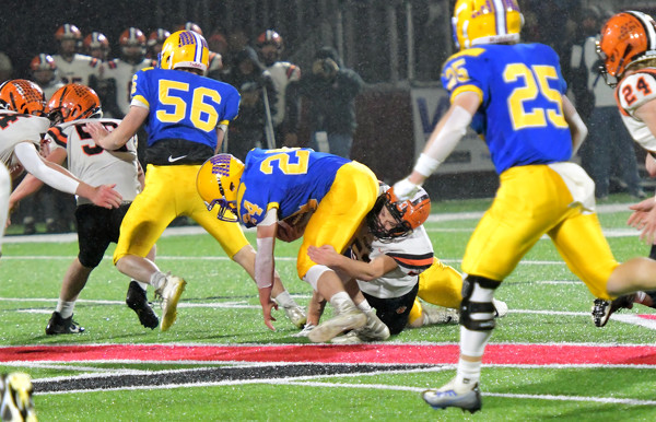 Marion Local vs Versailles football Photo Album | The Daily Standard