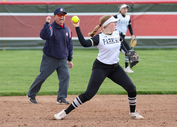 Parkway vs St. Henry softball Photo Album | The Daily Standard