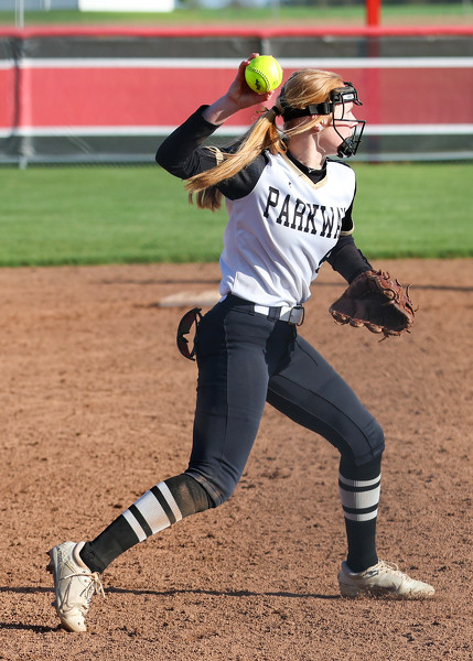 Parkway vs St. Henry softball Photo Album | The Daily Standard