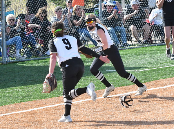 Parkway vs St. Henry softball Photo Album | The Daily Standard