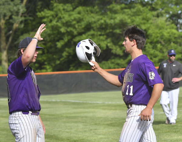 Fort Recovery vs Leipsic baseball Photo Album | The Daily Standard
