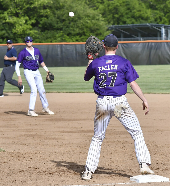 Fort Recovery vs Leipsic baseball Photo Album | The Daily Standard