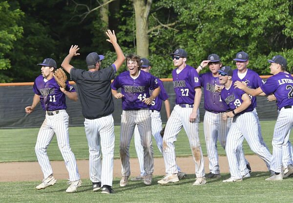 Fort Recovery vs Leipsic baseball Photo Album | The Daily Standard