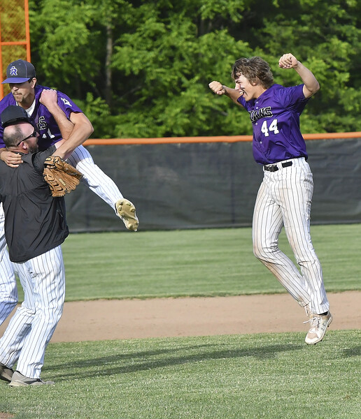 Fort Recovery vs Leipsic baseball Photo Album | The Daily Standard