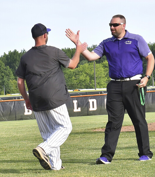 Fort Recovery vs Leipsic baseball Photo Album | The Daily Standard