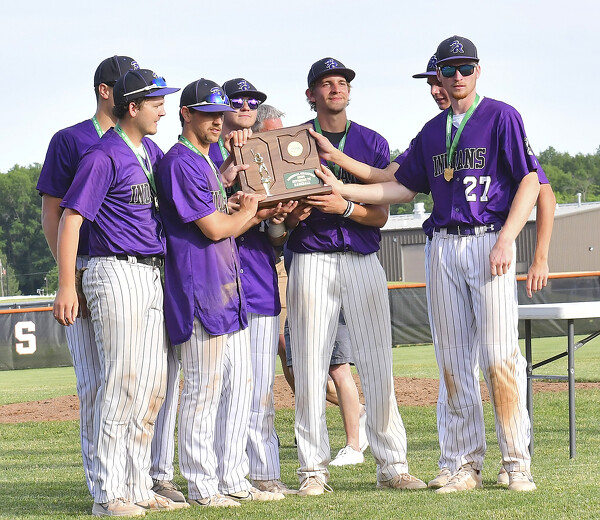 Fort Recovery vs Leipsic baseball Photo Album | The Daily Standard