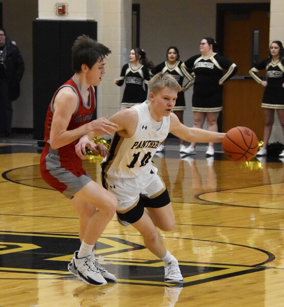 Parkway vs New Knoxville boys basketball Photo Album | The Daily Standard