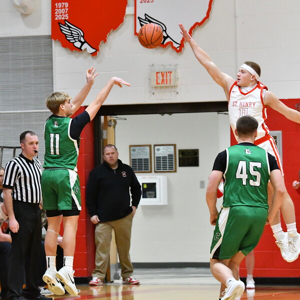 St. Henry vs Celina boys basketball Photo Album | The Daily Standard
